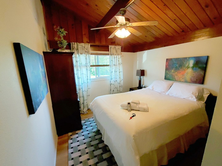 South Facing Room At Shangri La - Kelso, WA