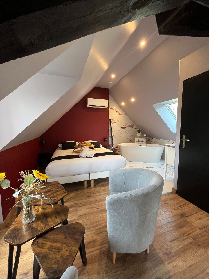 The Ruby Suite - Saint-Aignan