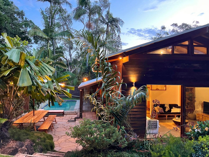 Beach Jungle: Pool & Hot Tub In Seaside Oasis - Byron Bay