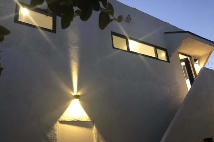 Urban Modern Style 2nd Story Guest House - Long Beach, CA