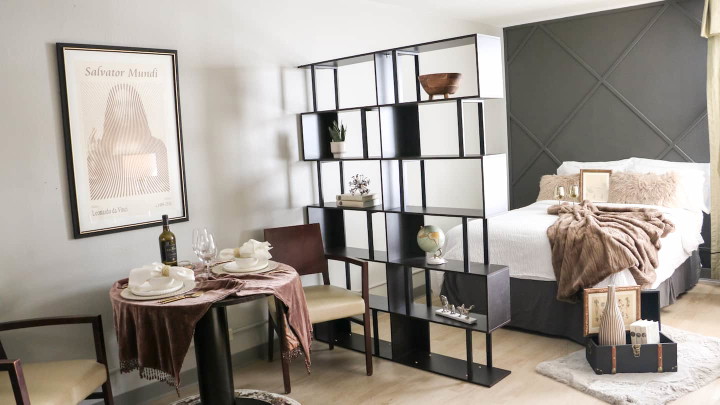 Studio Residence At The Ten | Pool & Dining - Waukegan, IL