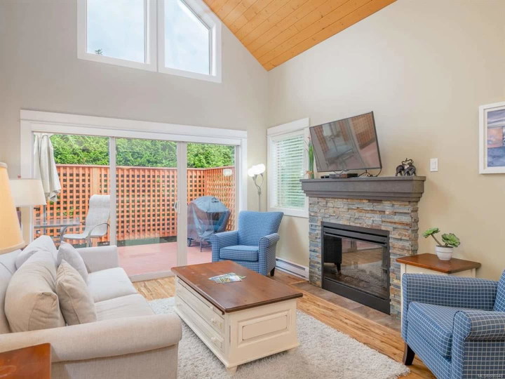 Oceanside Cottage-3 Bdrm With Pool & Hot Tub - Parksville