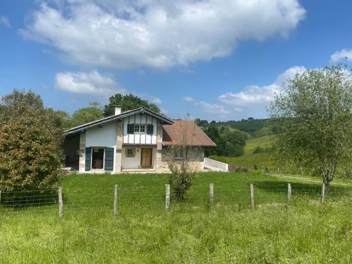 Maison Basque Avec Fronton à Saint-pée-sur-nivelle - Sare