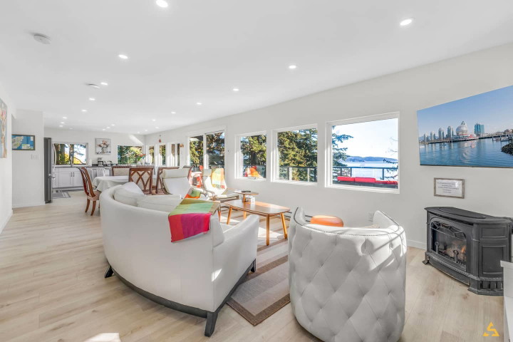Coastal Comfort (2 Bedroom) - Bowen Island