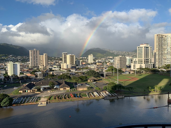 Breezy Waikiki Apt Sleeps 6 & Parking Included - Honolulu, HI