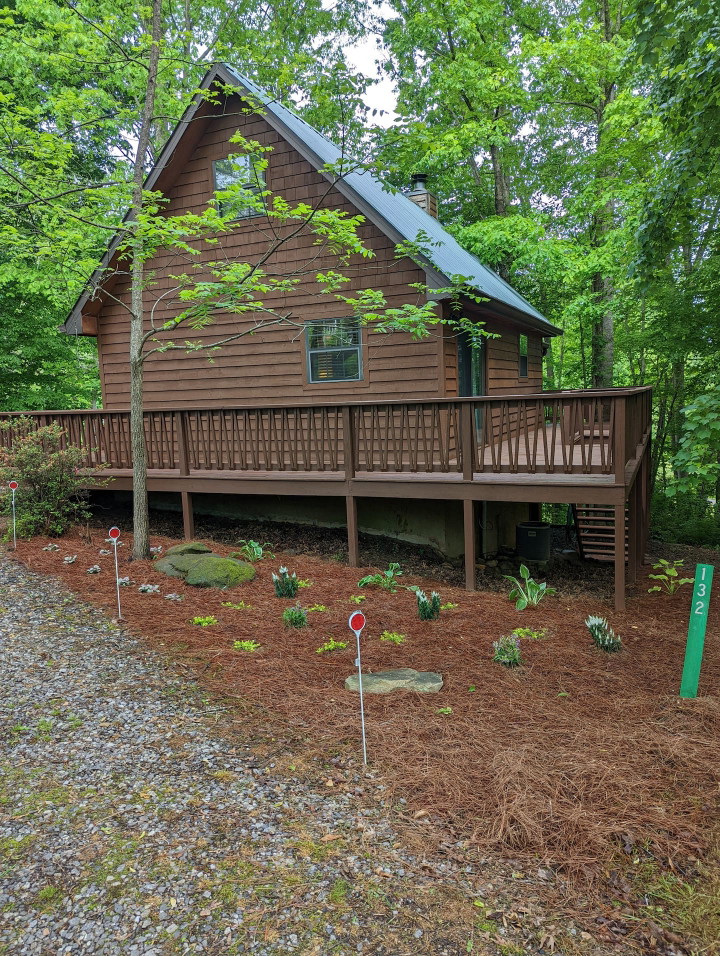 Cozy Cabin With Wrap Around Porch! - Blairsville, GA