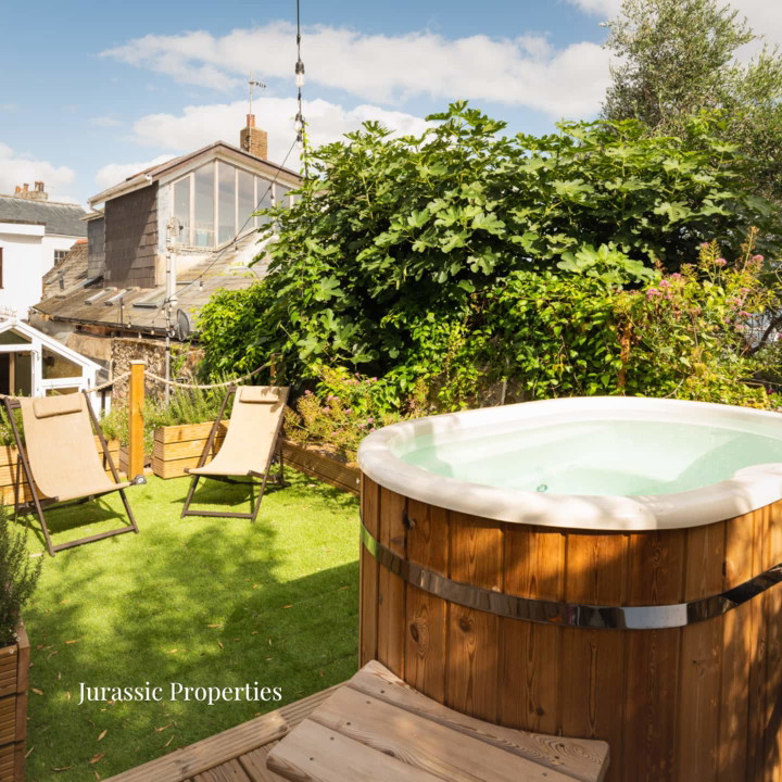 Romantic Garden Flat With Scandi- Style Hot Tub - Lyme Regis