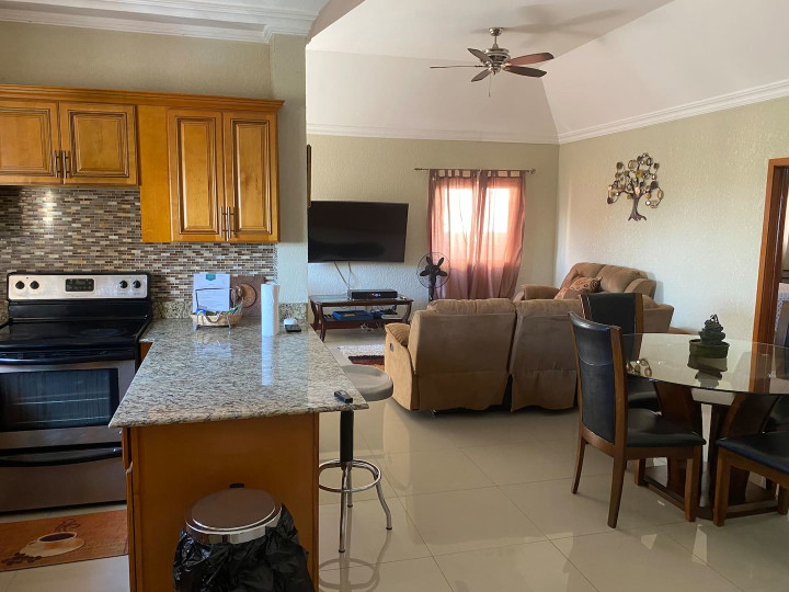 Cozy And Convenient With A View - Kingston