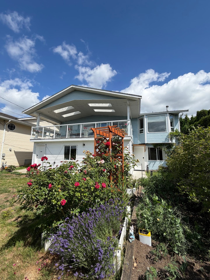 Omely 2 - Private Suite 3 Beds 1 Bath With Ac - Abbotsford