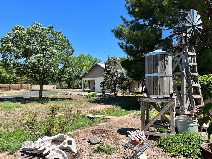 Cheerful Two Bedroom Home With Free Parking. - Roswell, NM