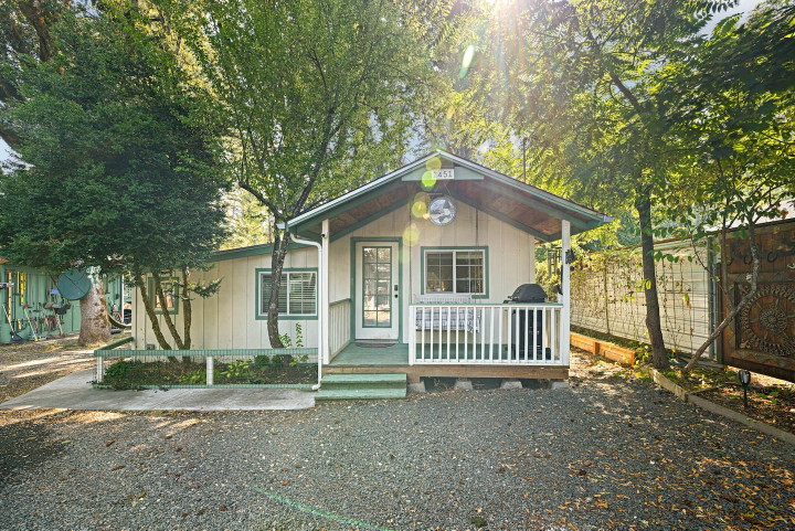 Creekside Retreat - Cottage Grove, OR