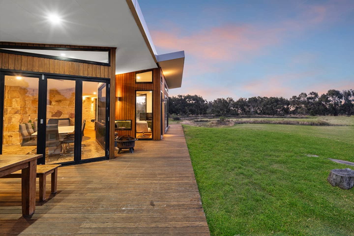 Prestige Farm Stay ~ Pool & Foosball ~ Yard - Ballarat