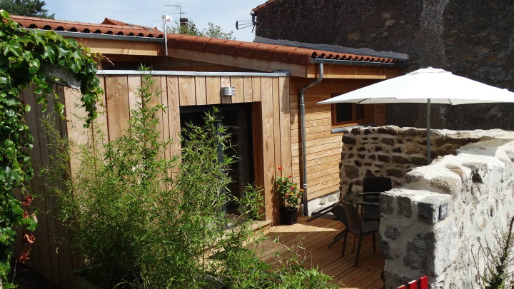 Ecolodge Fleurs Du Vent Dans Parc Des Volcans - Aydat