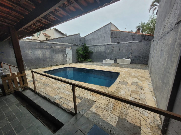 1-casa Com Piscina No Centro De Peruíbe. - Peruíbe