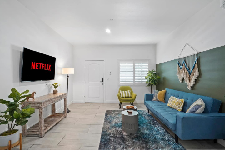 Modern Stay Prime Location - Santa Ana, CA