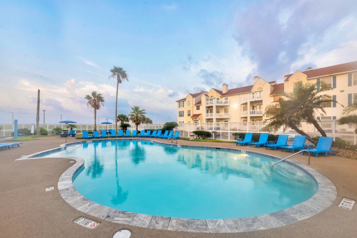 Pool & Hot Tub Fun | Dog-friendly Beach Retreat - Corpus Christi, TX