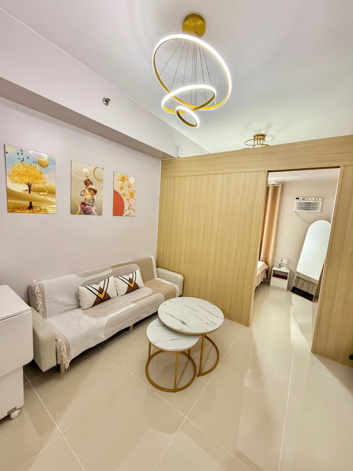 Cozy 1br Condo At Grass Residences Near Sm North - Quezon City