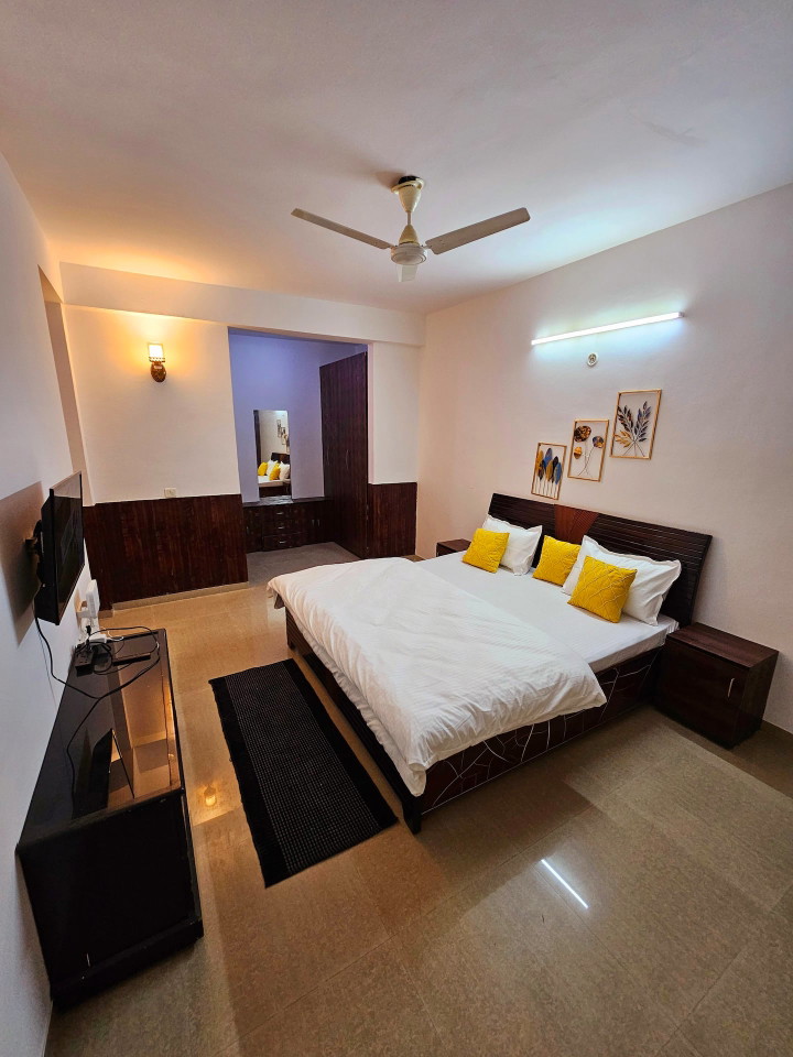 Urban Nest: Cozy Apartment Near Pallasio Mall - Lucknow