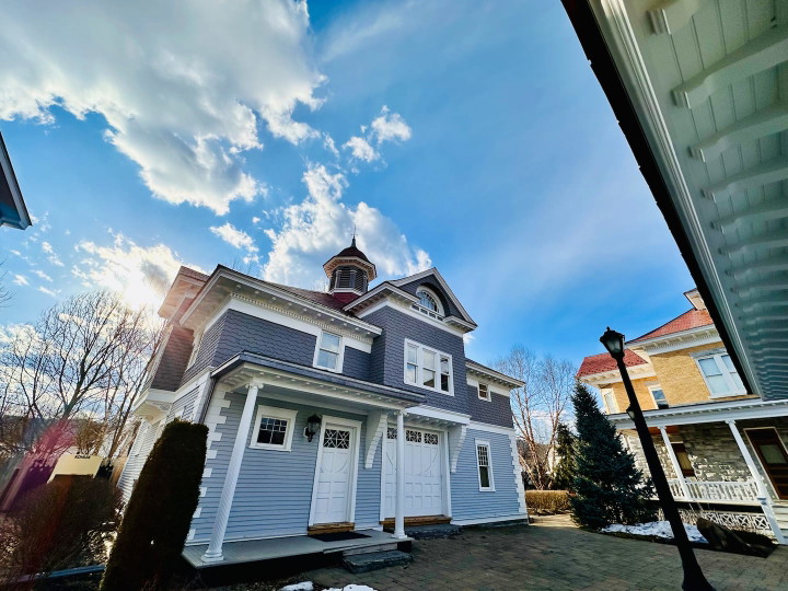 Vintage Carriage House - Step Back In Time - Granville, NY