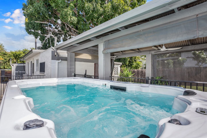 Seaside Serenityfamily Escape With Private Spa - Cairns