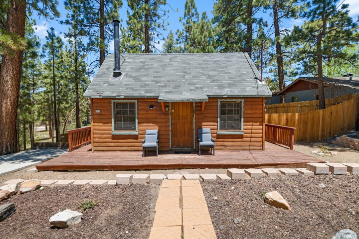 Cozy Cabin, Walk To The Village - Big Bear Lake, CA