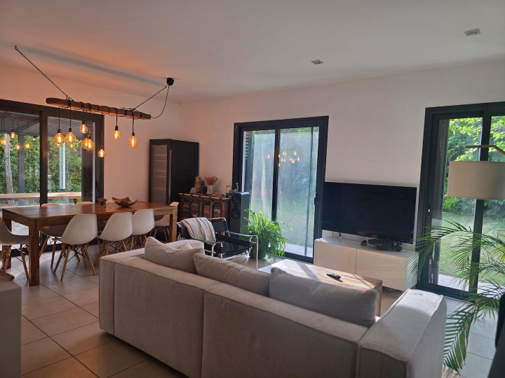 Elegant Family Home With Pool In Cabrils - El Masnou