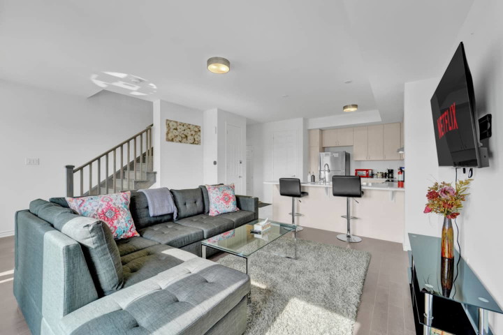 Stylish 3br 2.5 Bath Townhouse W/ Patio & Parking - Milton