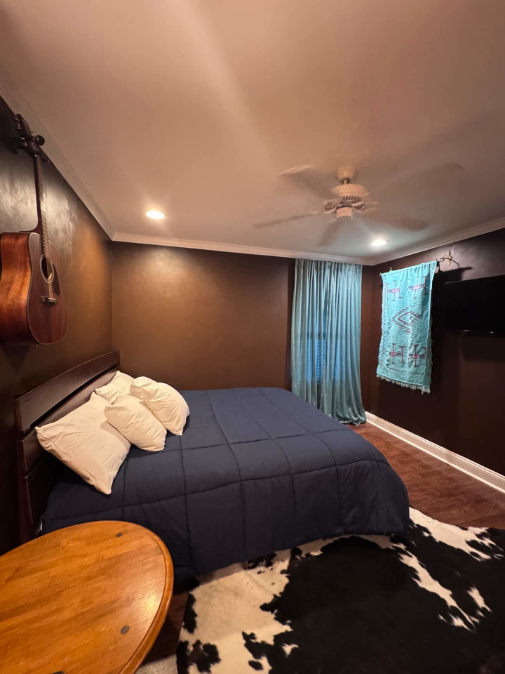 Artsy Condo, Walk To Campus, Stadium Or Downtown - Tuscaloosa, AL