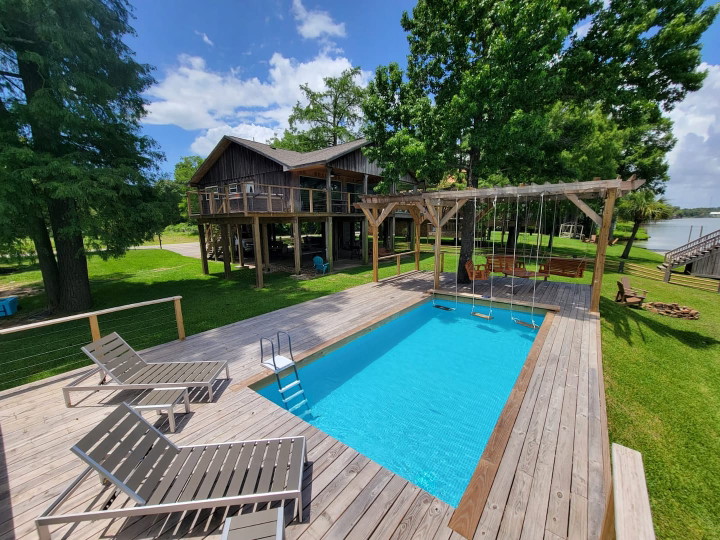 Houston Riverfront Getaway - Highlands, TX