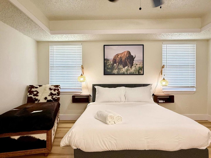 Log Cabin: Full Kitchen, Sleeper Sofa, Theme - United States