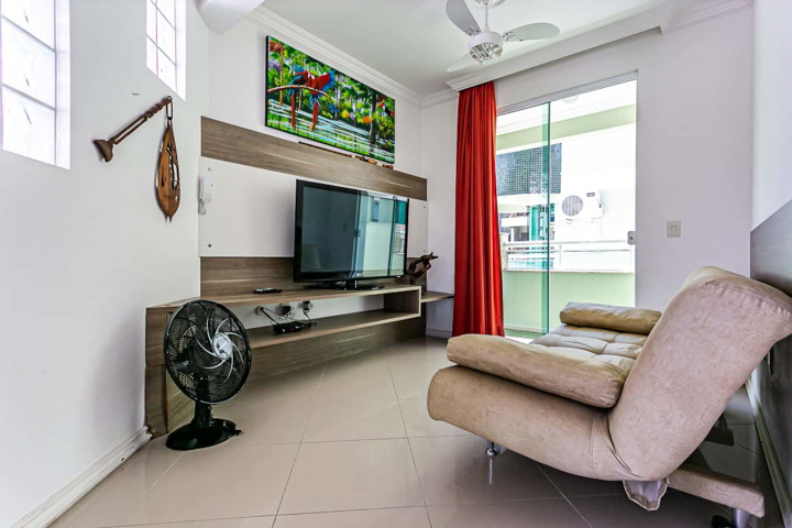Casa Com Piscina, 3 Suítes. - Governador Celso Ramos