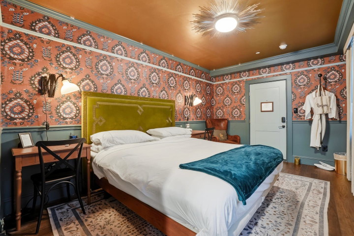 The Gas Lamp - Entire Hotel 7br - Philadelphia, PA