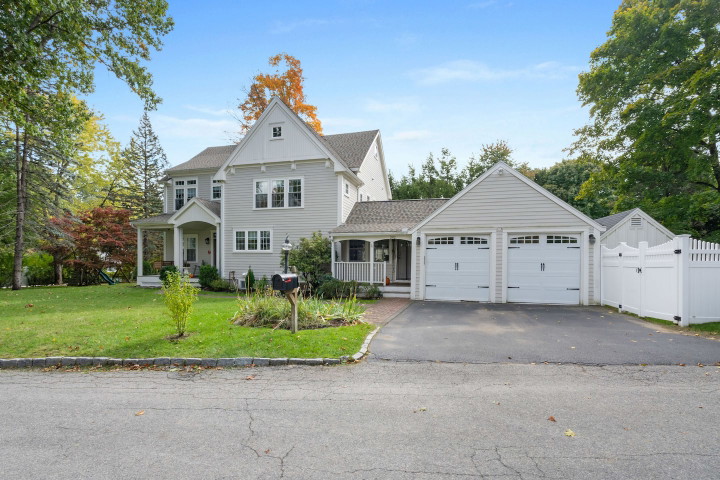 Modern Studio W/ Fire Pit, Play Area & Large Yard - Bedford, MA