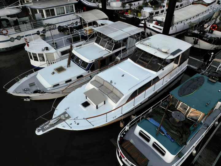 Yacht Traditionnel Collé à Paris - París