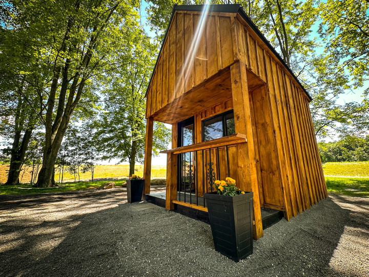 Adventurous Couples Cabin - Delhi, ON, Canada