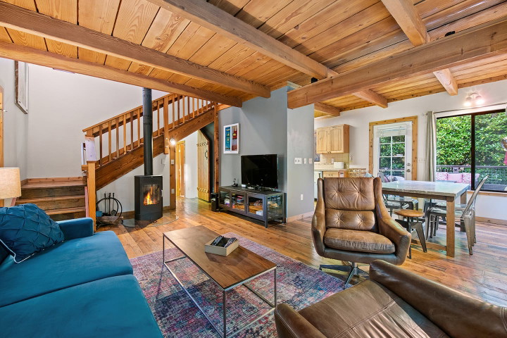 Summerwoood ~ Charming, Hot Tub, Family-friendly - Guerneville, CA