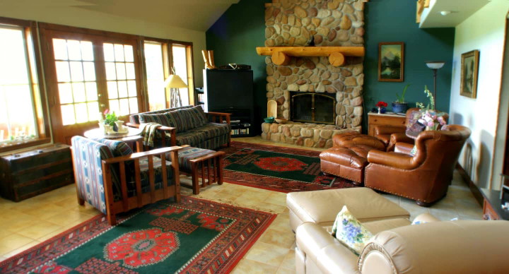 Retro Room @ Whispering Wind - Monroe, WA
