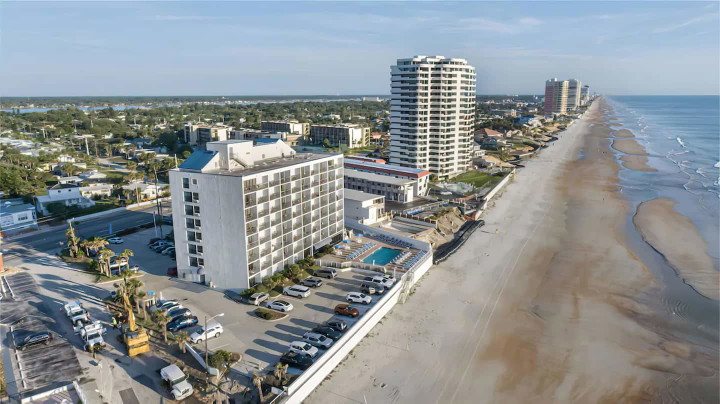 4 Coastal Retreats + Beach, Pool & Sunshine - Daytona Beach, FL