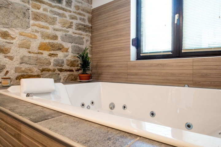 Gîte Avec Sauna Et Balneo: "Passage En Paradis" - Jura