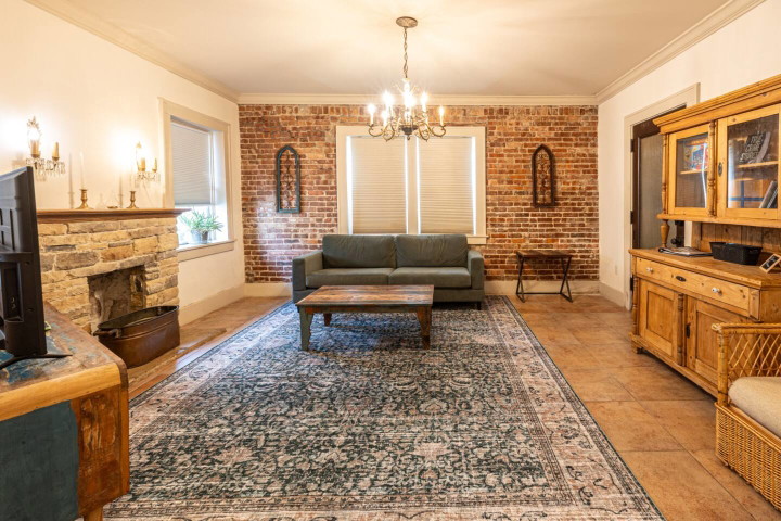 The Teak Follow, Beautiful Brick Enclosed Space - Tulsa, OK