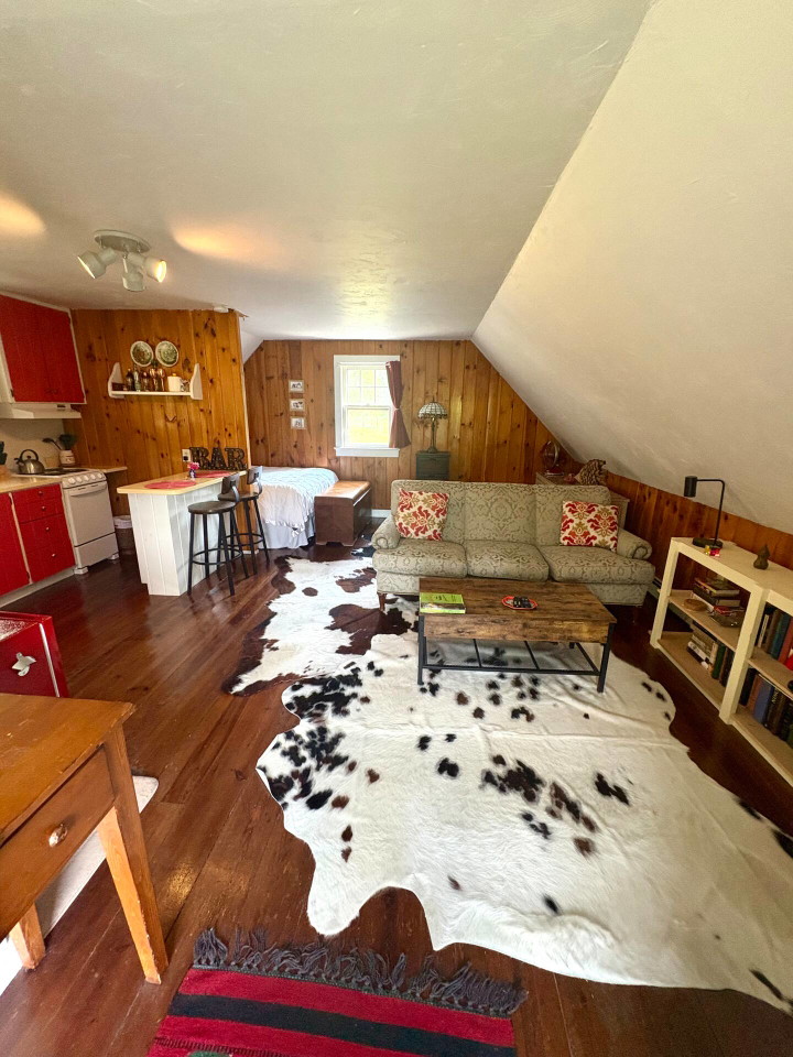 The Carriage House: Studio - Woodstock, NY