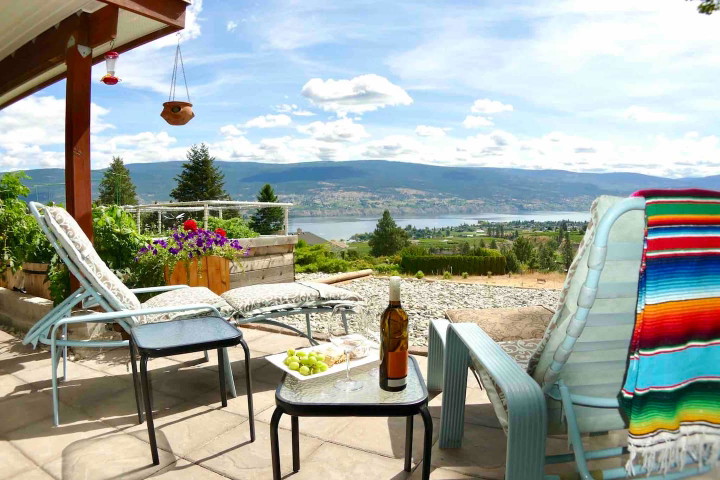 The Lake Vista Suite. Start With The View! - Summerland
