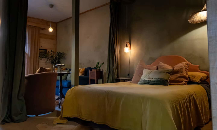 The Quarters 2 - Romantic Room For 2 & Sauna - Strahan