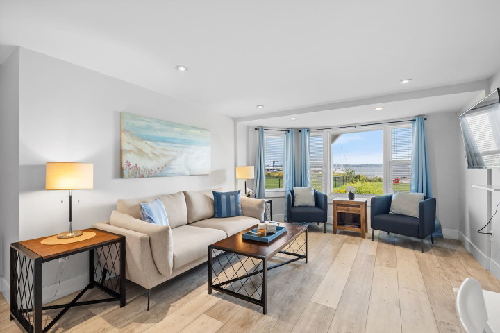 Waterfront Posh King Studio Suite Downtown Ch'town - Charlottetown