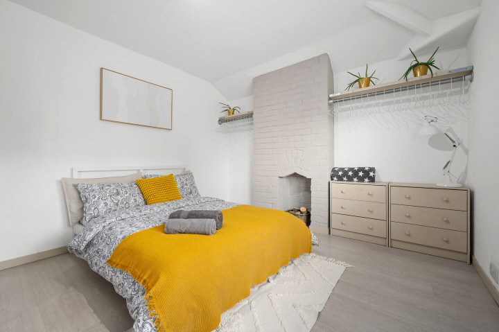 Luxury House With Garden - Warrington