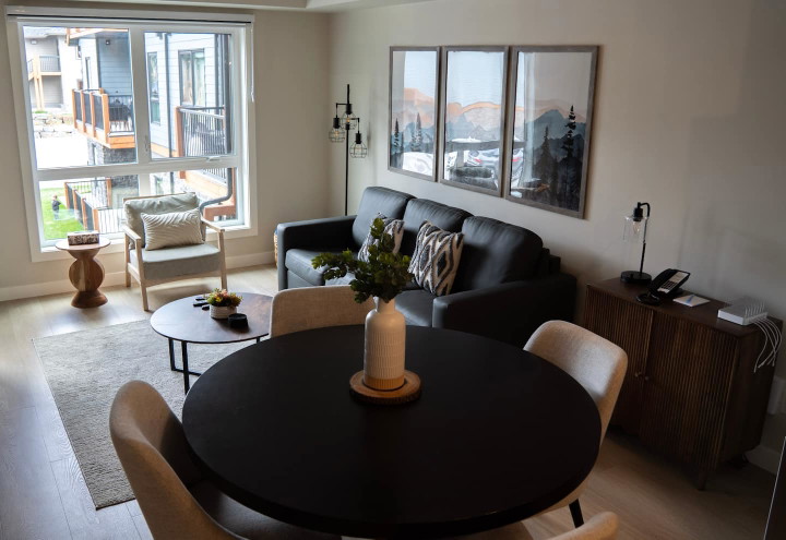 New Listing! Pool! Mountain Views! Banff Pass! - Canmore