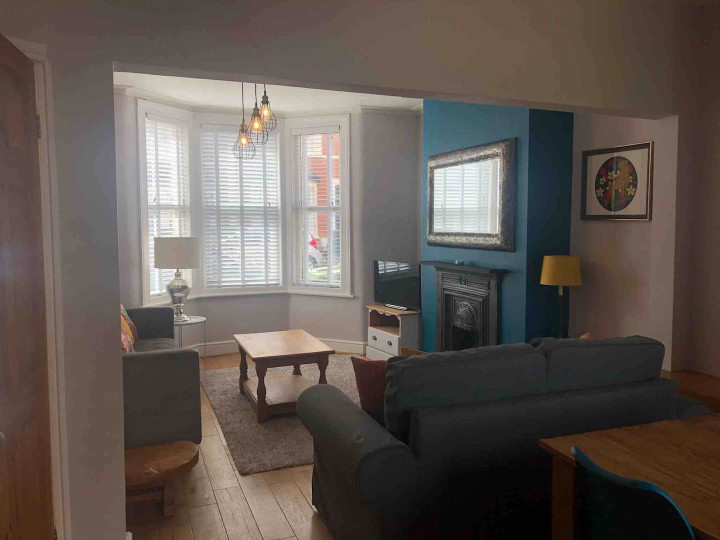 Gloucester Rd 2 Mins Away - Fab, Trendy House -