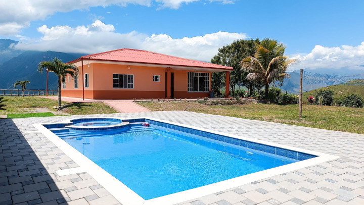 Quinta With Pool And Viewpoint In Yunguilla - Santa Isabel