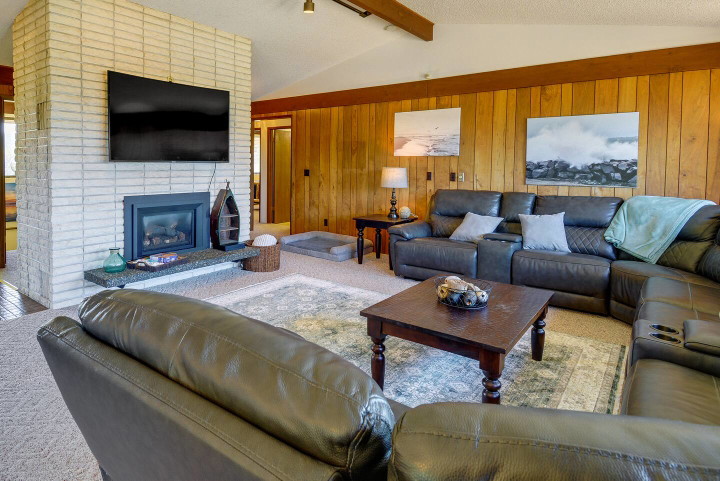 Westport Retreat W/ Pool Table: Walk To State Park - Westport, WA