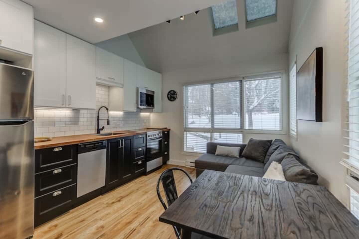Condo At Mont-tremblant  At The Foot Of The Mountain! - Mont-Tremblant